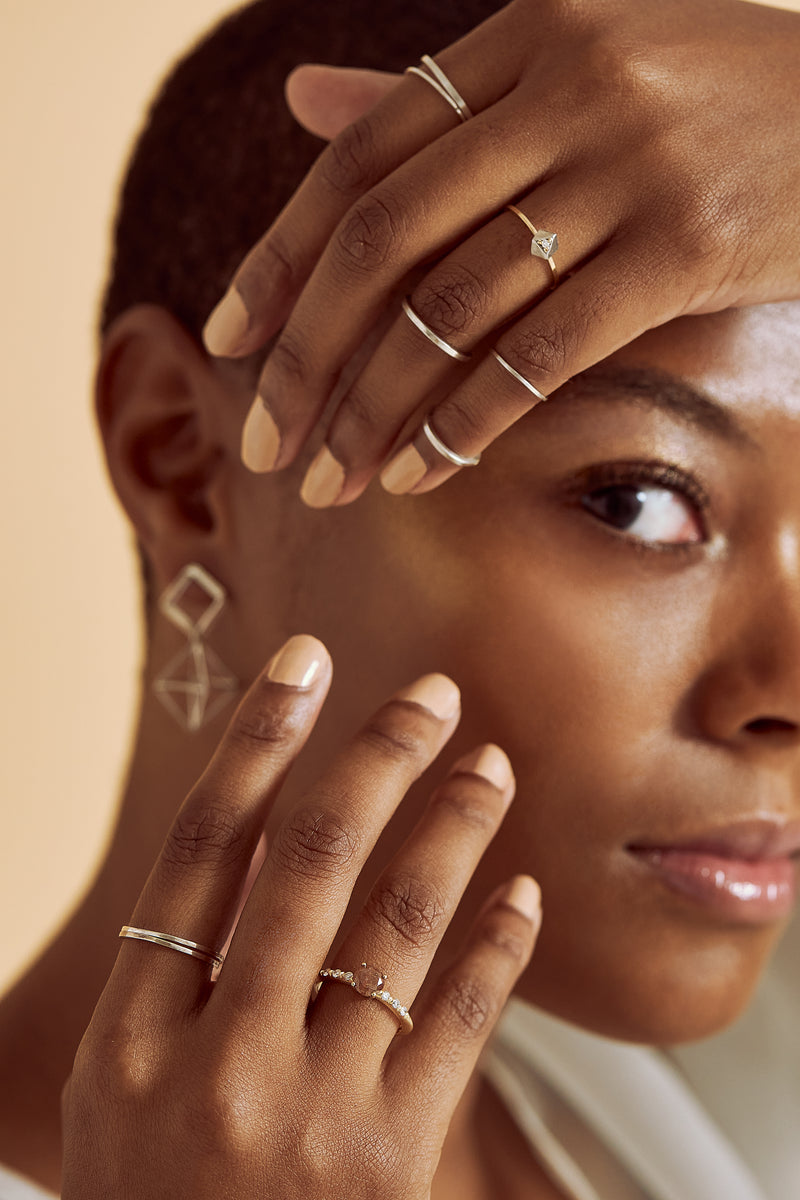 Meg Ring – Modhemia