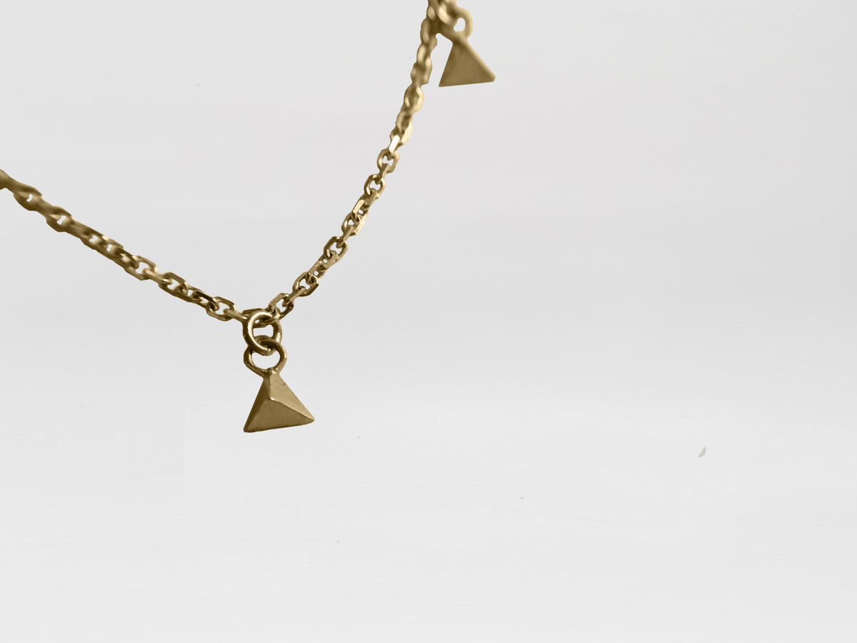 Pyramid Chain – Modhemia